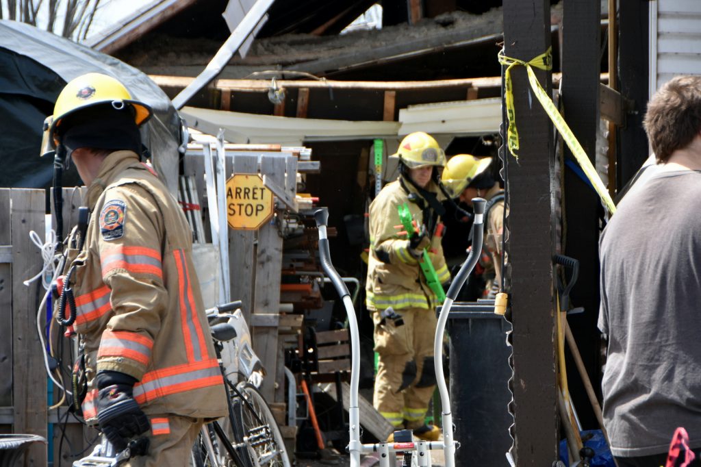 Une violente explosion dans un garage résidentiel fait un blessé près ...