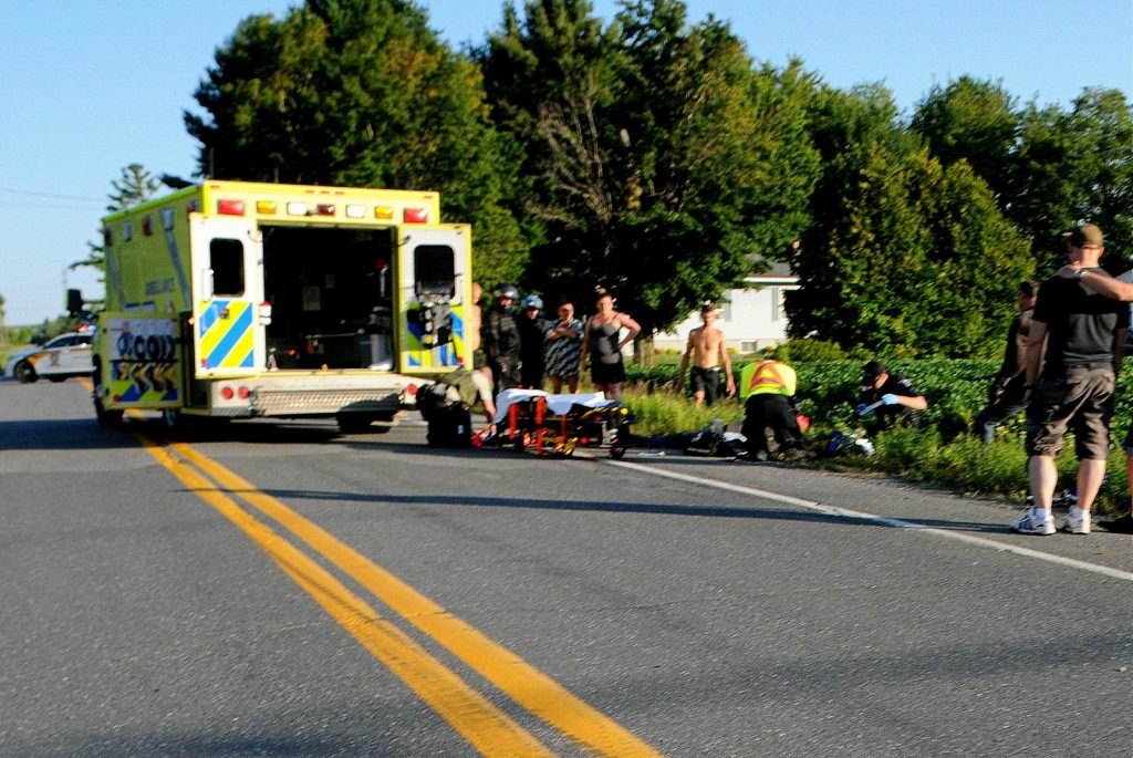 Un motocycliste lutte pour sa vie – Vingt55