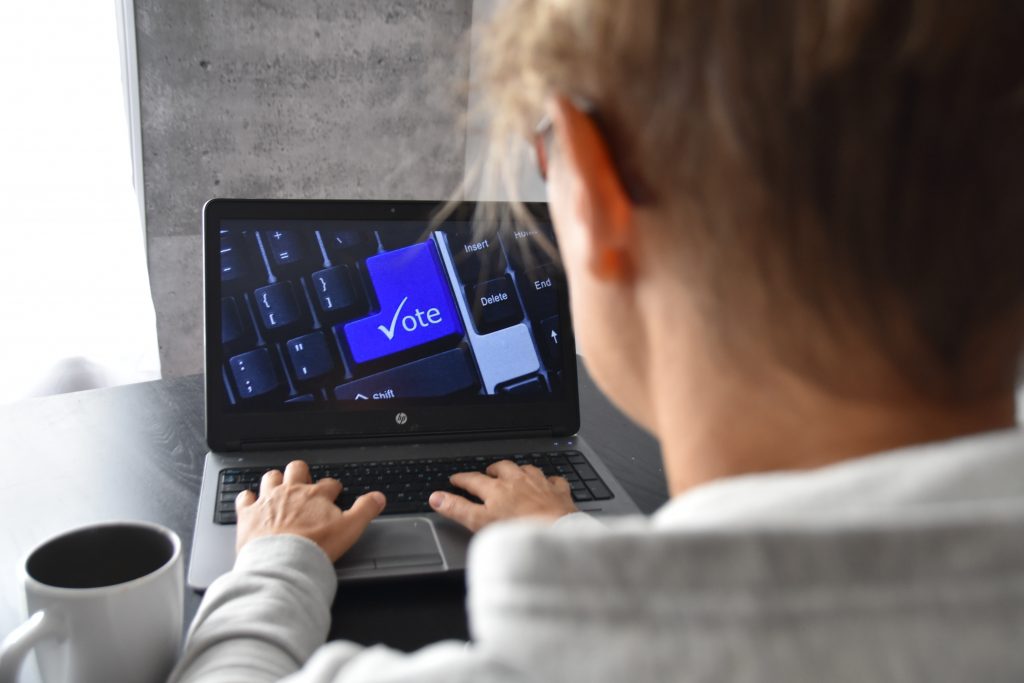 Élections – Le vote par Internet, vous en pensez quoi? – Vingt55