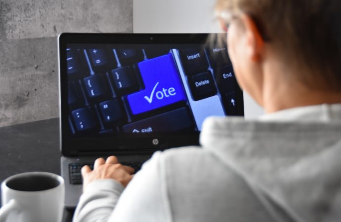 Élections – Le vote par Internet, vous en pensez quoi? – Vingt55