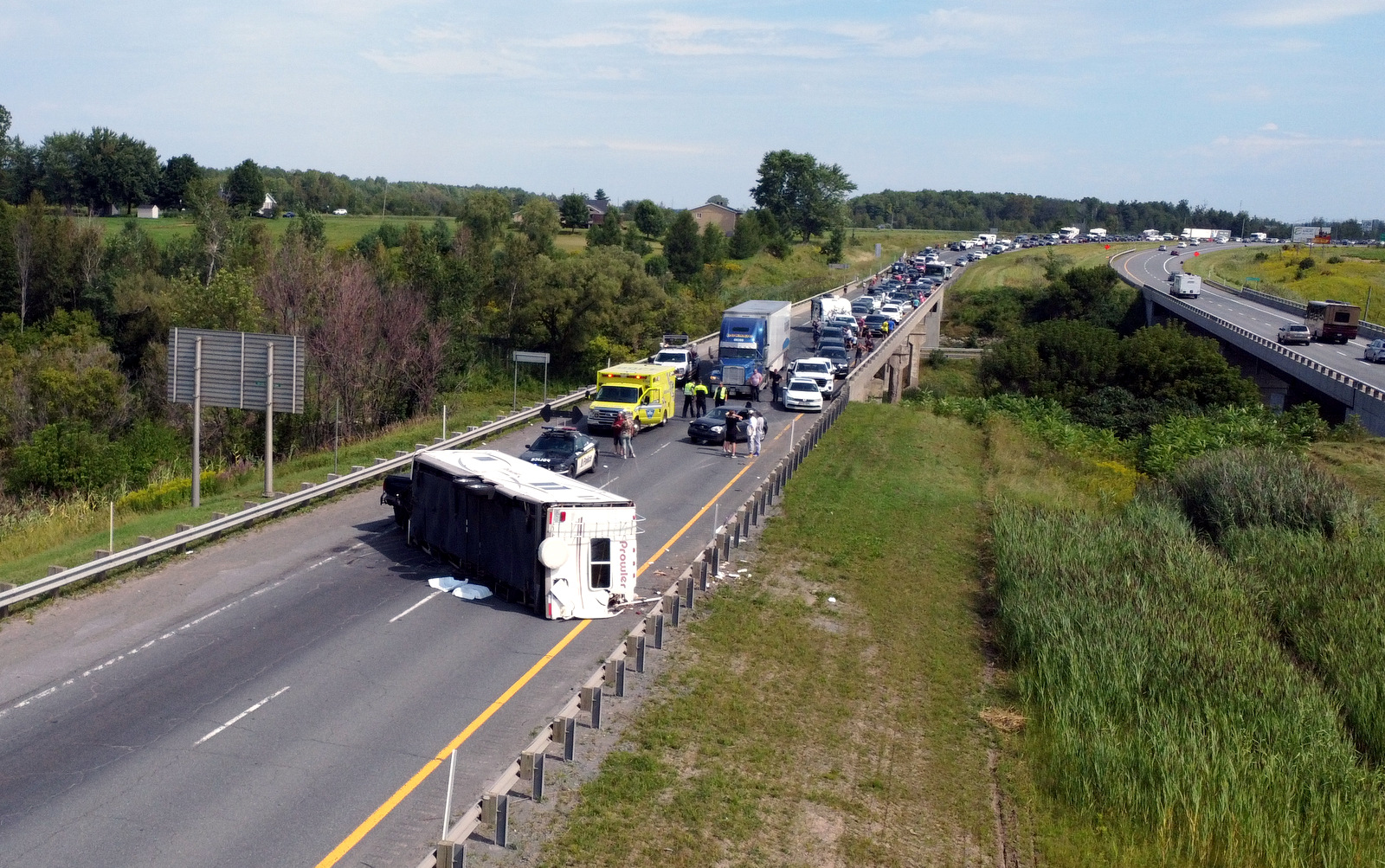 Un Accident Impliquant Un Campeur Sur L Autoroute 20 Ouest Occasionne