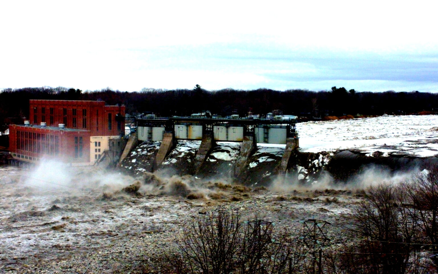 Inondations : une évacuation d’urgence du barrage passée sous silence ...