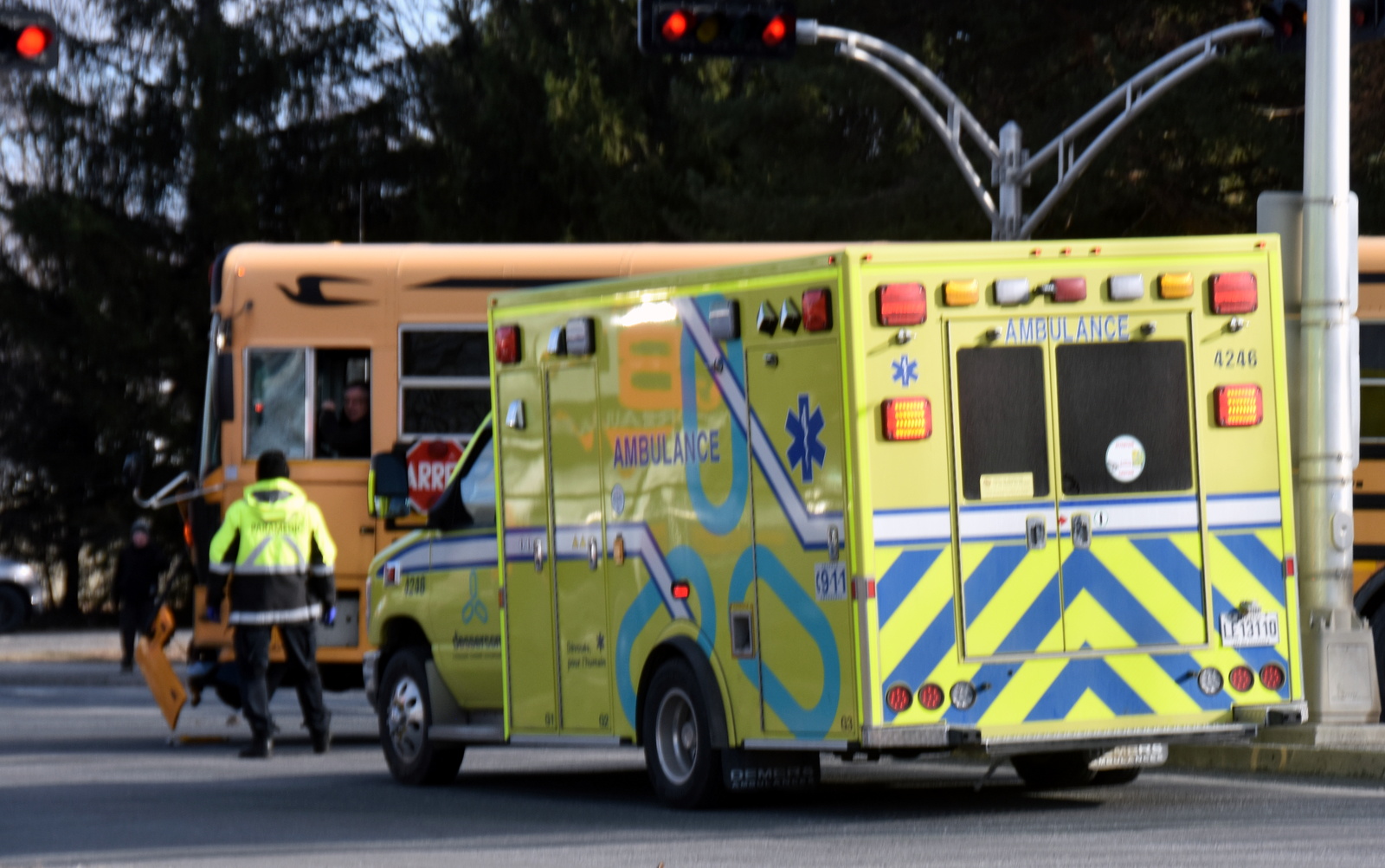 Deux accidents, dont une collision avec un autobus scolaire et une ...