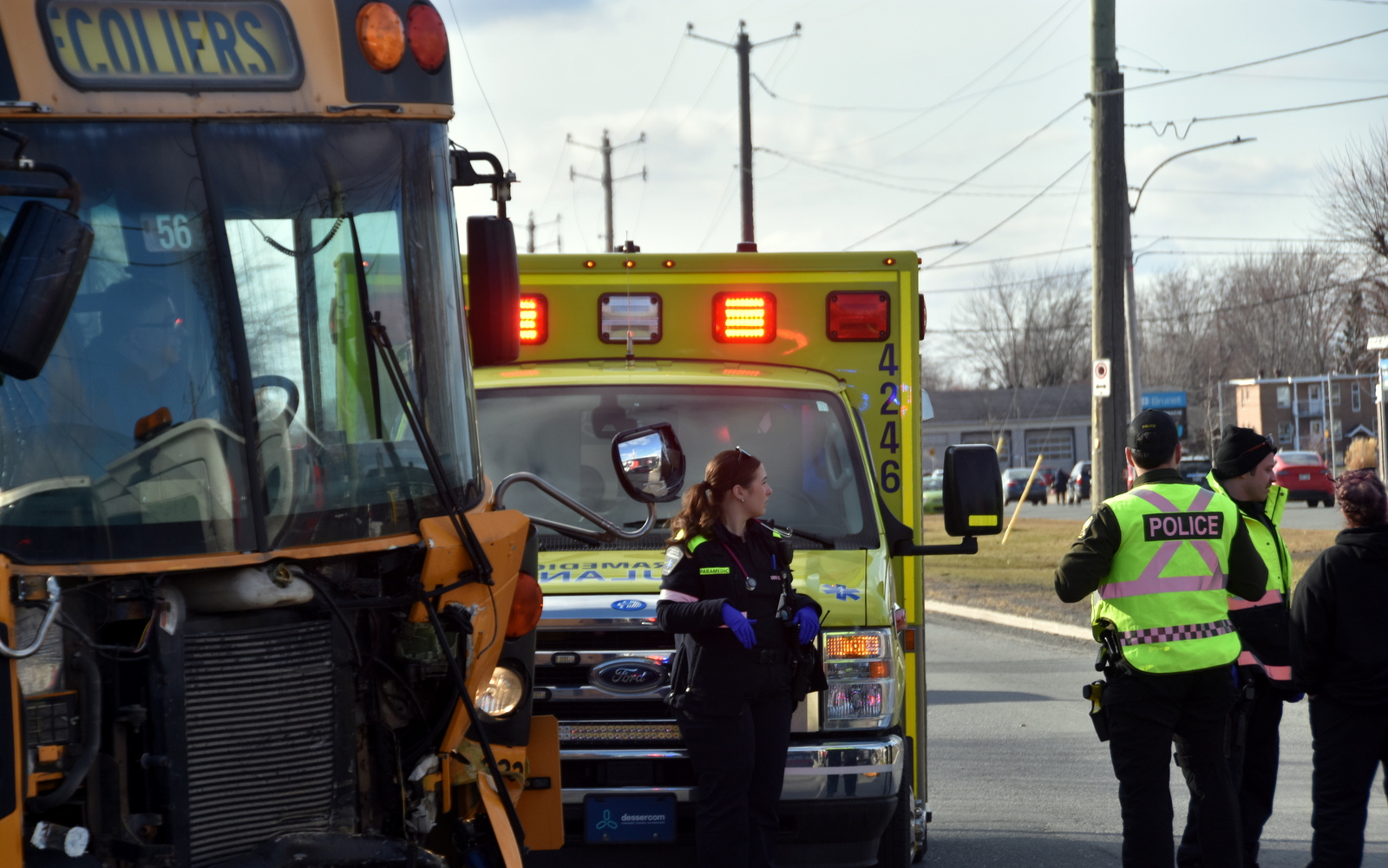 Deux accidents, dont une collision avec un autobus scolaire et une ...