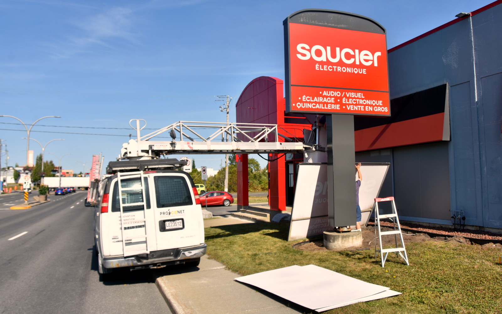 Après Addison : Marcel Saucier relance la bannière Saucier Électronique ...