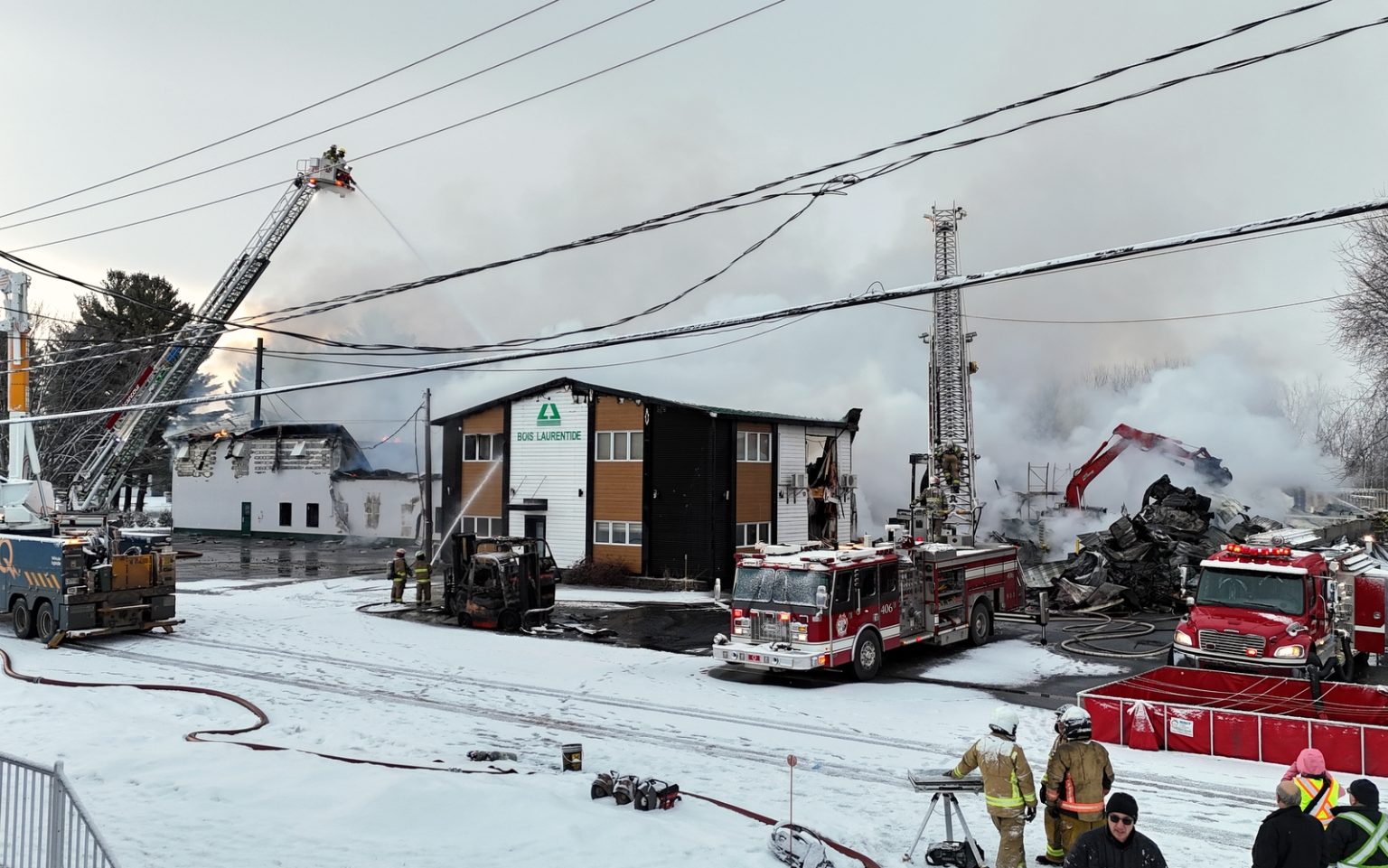 Incendie majeur chez Bois Laurentide au Centre-du-Québec – Vingt55