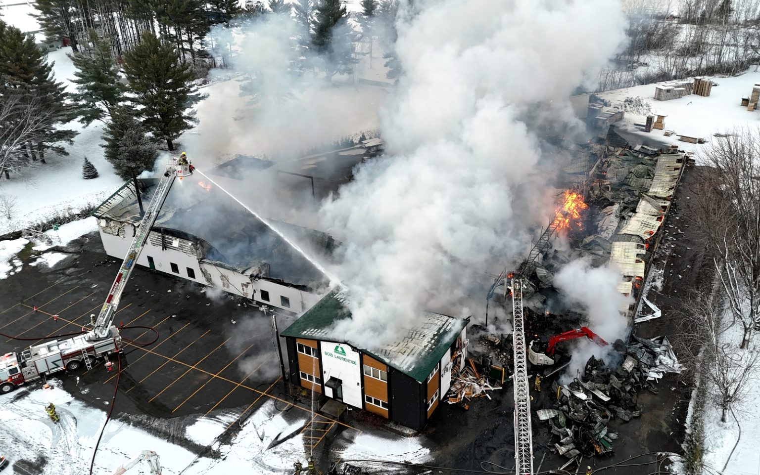Incendie majeur chez Bois Laurentide au Centre-du-Québec – Vingt55
