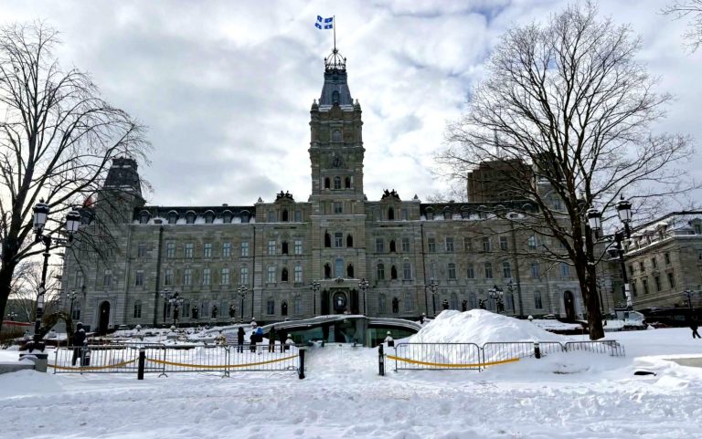 Jour du drapeau : le fleurdelisé fête ses 78 ans au Centre-du-Québec ...