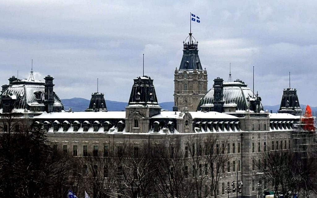 Jour du drapeau : le fleurdelisé fête ses 78 ans au Centre-du-Québec ...